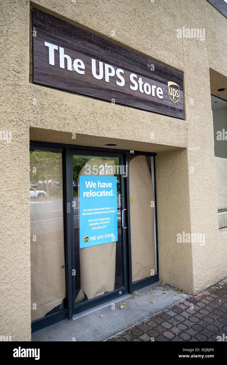 Closed UPS Store location with relocation sign posted on entrance door ...