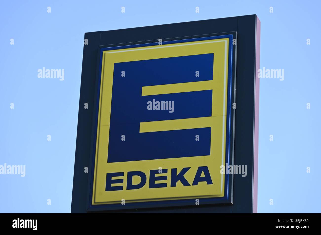 Firmenlogo von EDEKA, Feature, Symbolfoto, Randmotiv, am 27.05.2026 in ...