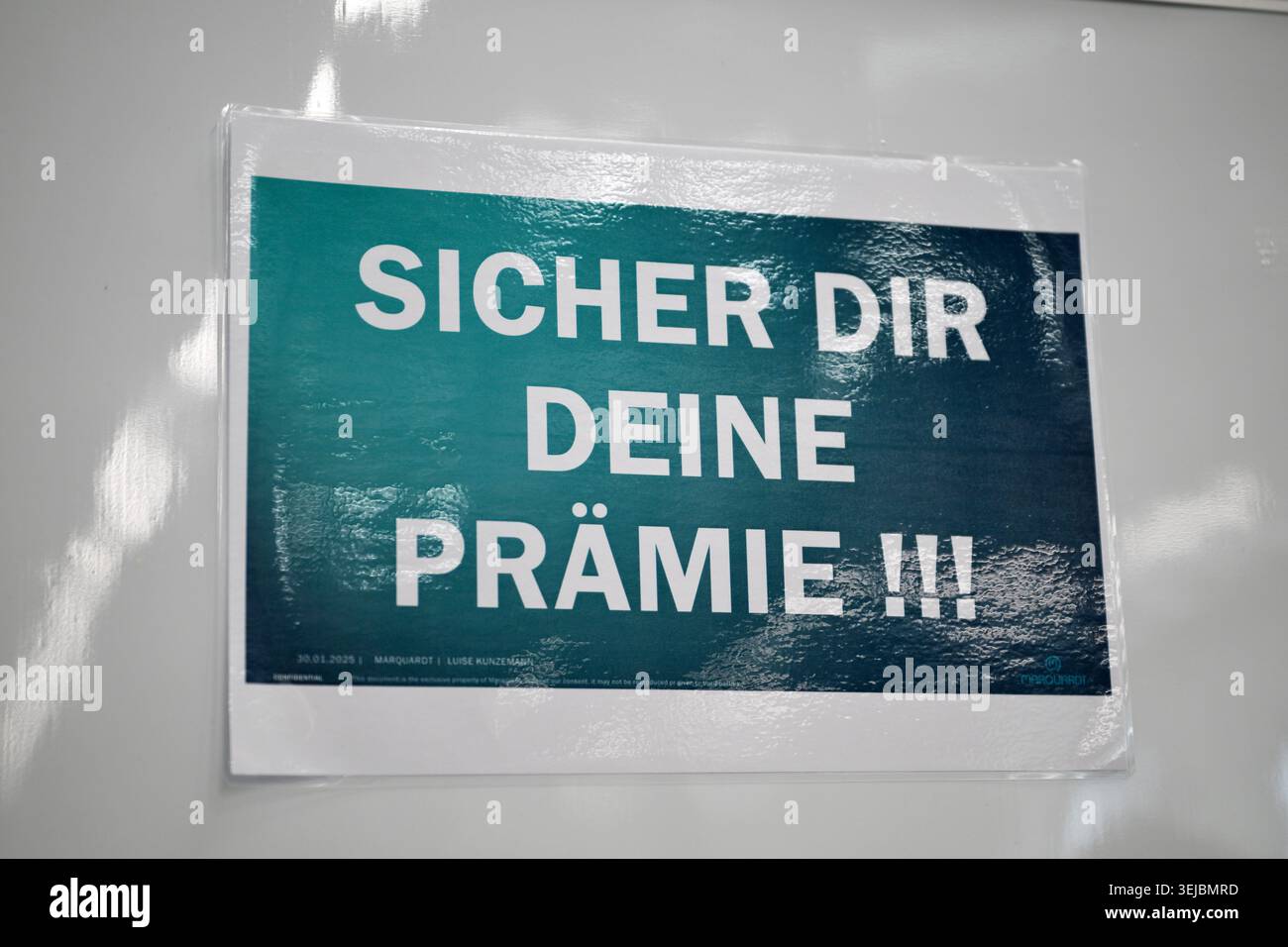 28 May 2026, Thuringia, Ichtershausen: "Secure your bonus" is written ...
