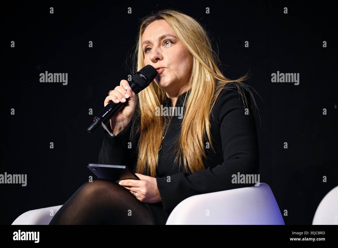 Rosalie Mann No More Plastic Foundation leader during a meeting of the ...