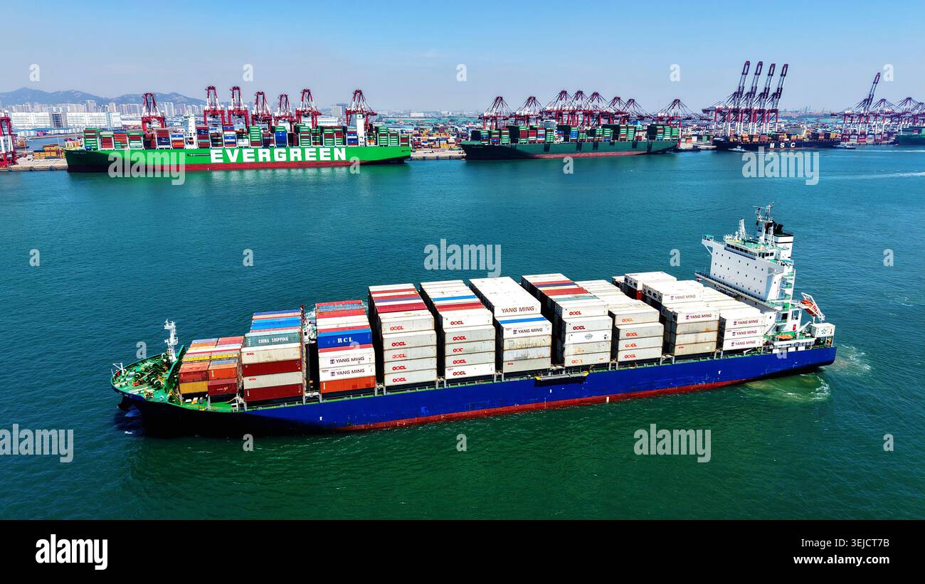 Qingdao, China. 29th May, 2026. QINGDAO, CHINA - MAY 29, 2026 - A cargo ...