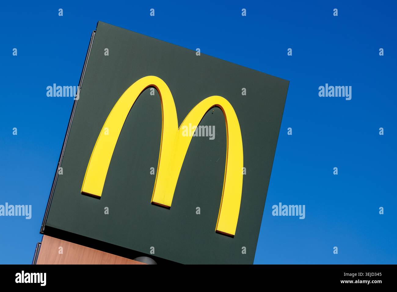 Parsdorf, Germany. 28th May, 2026. The McDonald's lettering and logo ...