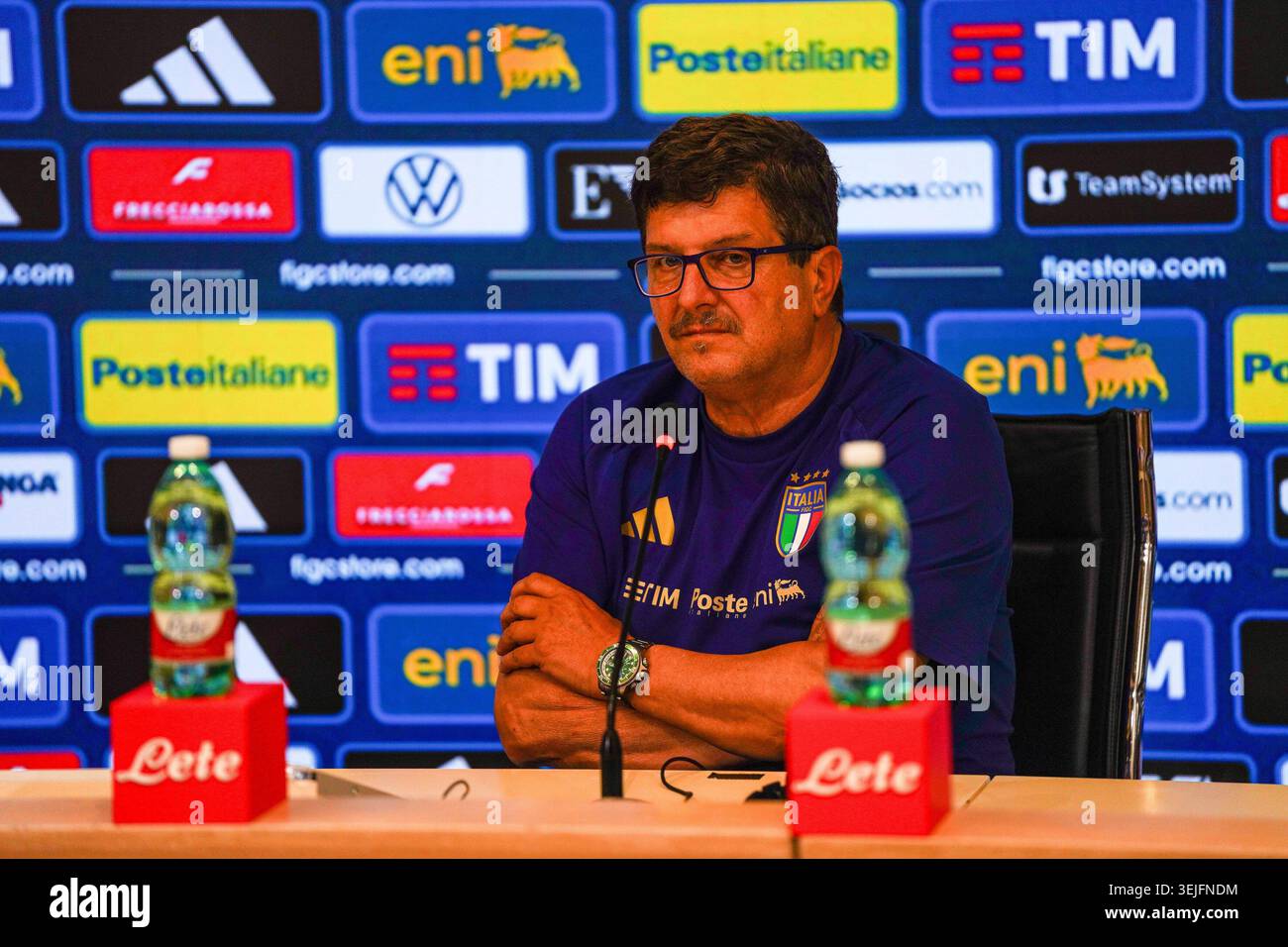 The head coach Silvio Baldini gestures during the Italia team press ...