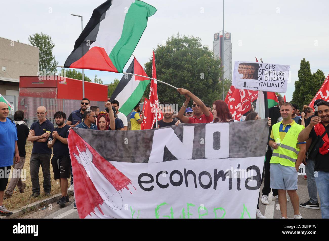 IPA85159873 - Modena 29/05/2026. General strike called by the union SI ...