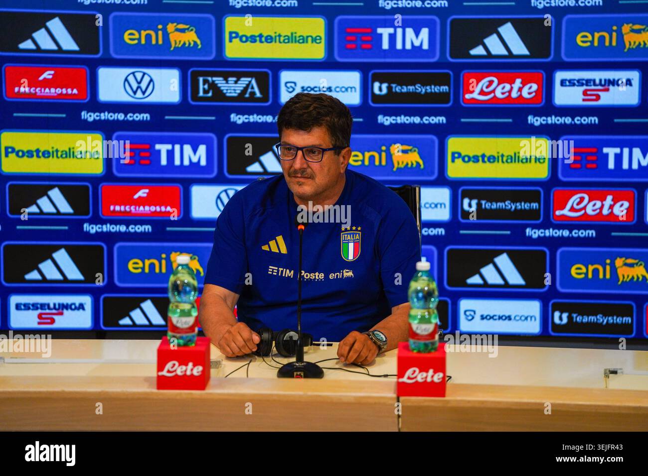 The head coach Silvio Baldini gestures during the Italia team press ...