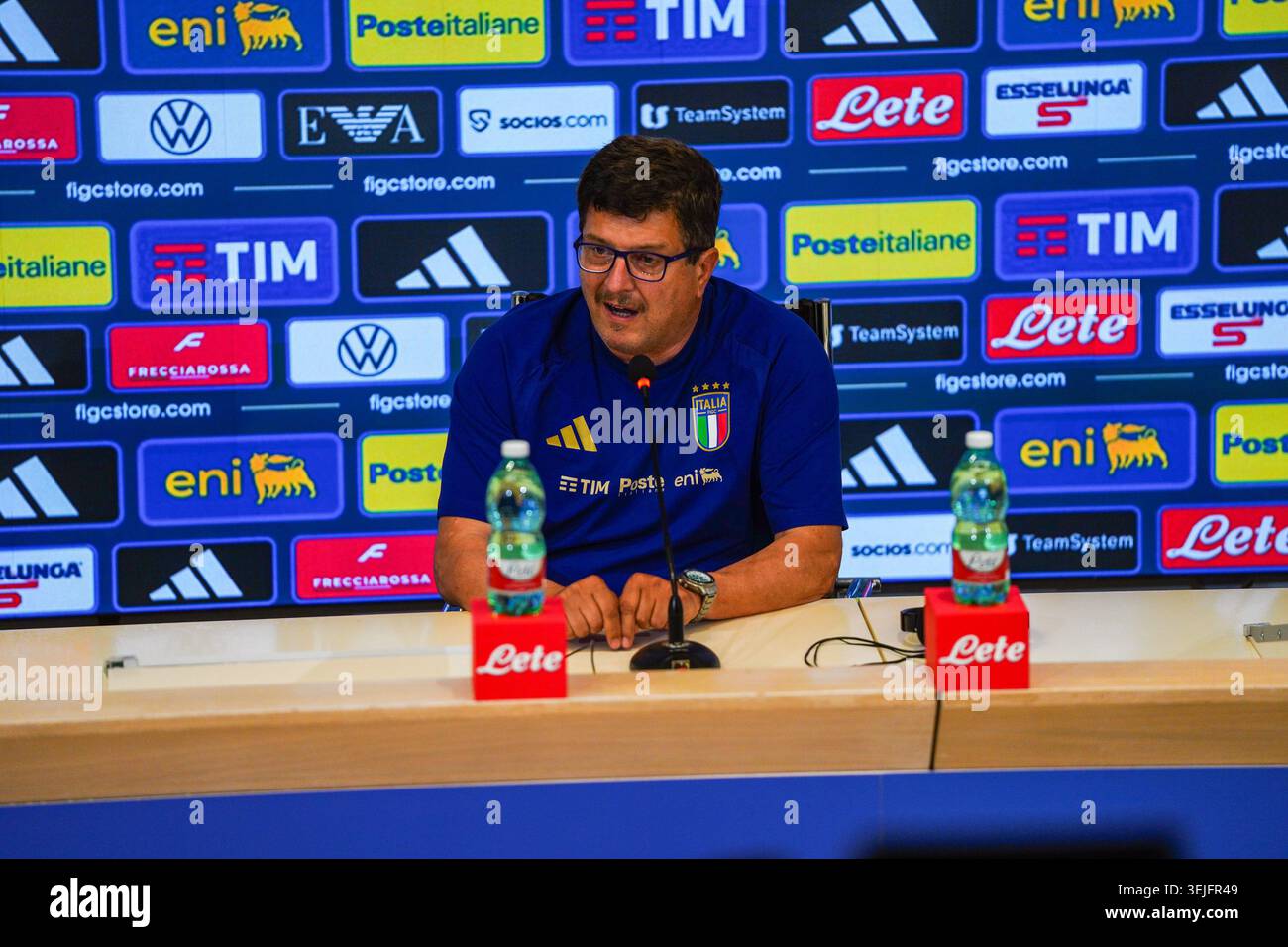 The head coach Silvio Baldini gestures during the Italia team press ...