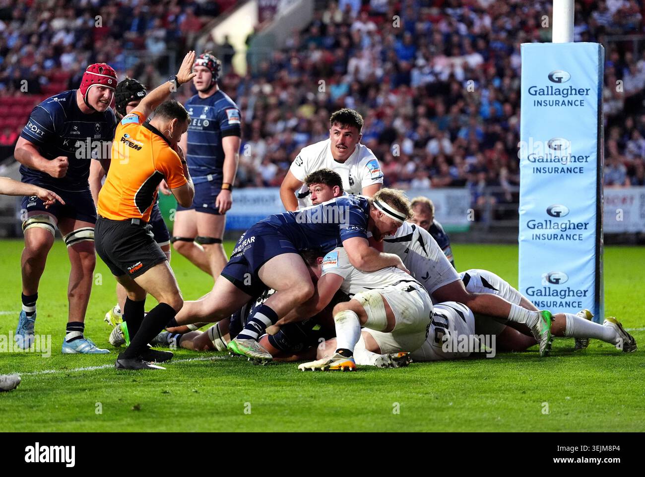 Bristol Bears' Max Lahiff scores their side's second try of the game ...