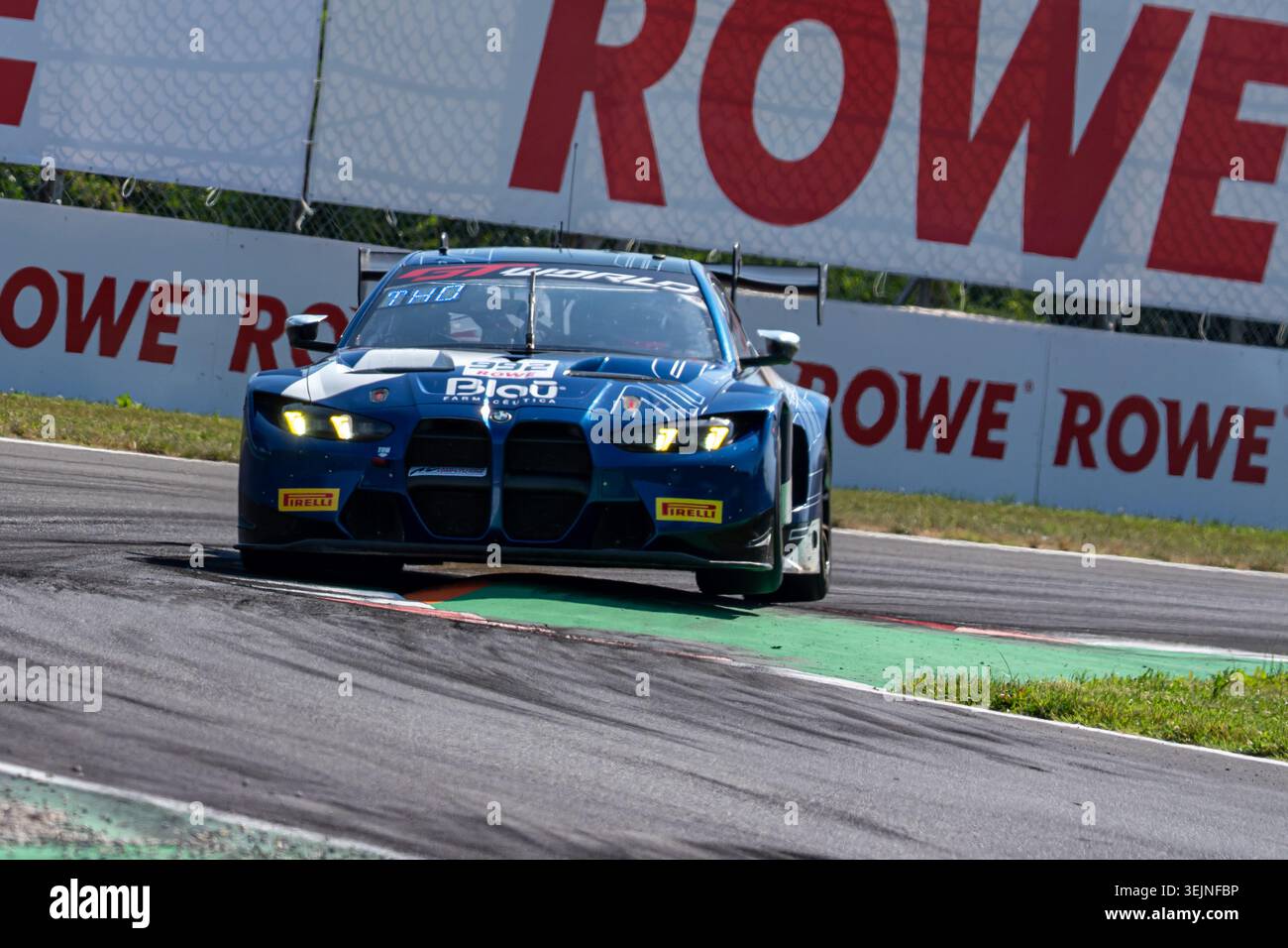 IPA85171197 - Christian HAHN, Josh ROWLEDGE and Bobby THOMPSON driving ...