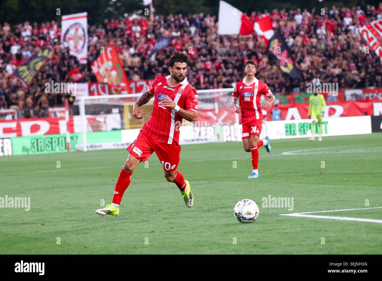 Patrick Cutrone in action during the Serie B match between AC Monza and ...