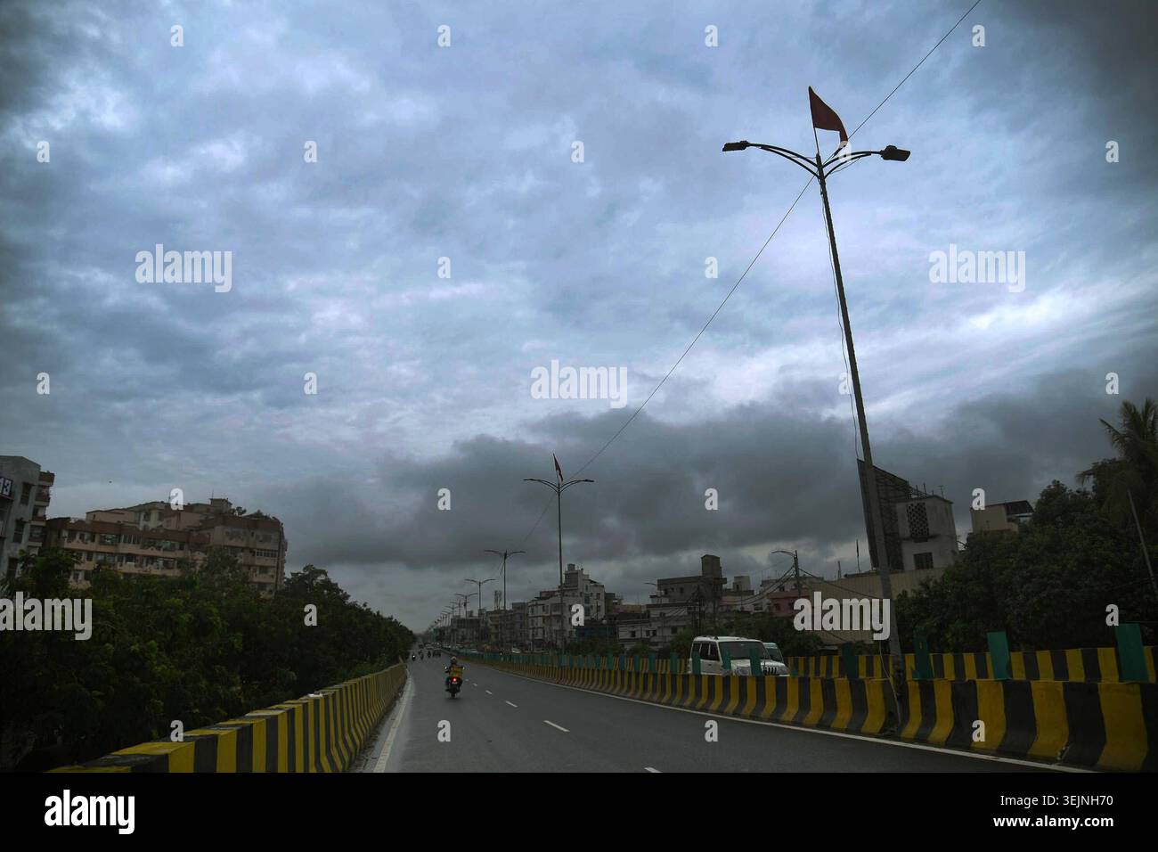 PATNA, INDIA - MAY 29: Dark cloud hovers in the sky at Atal Path on May ...