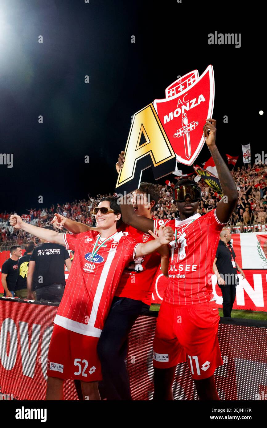 Omari Forson celebrates the Serie A promotion during the Serie B match ...