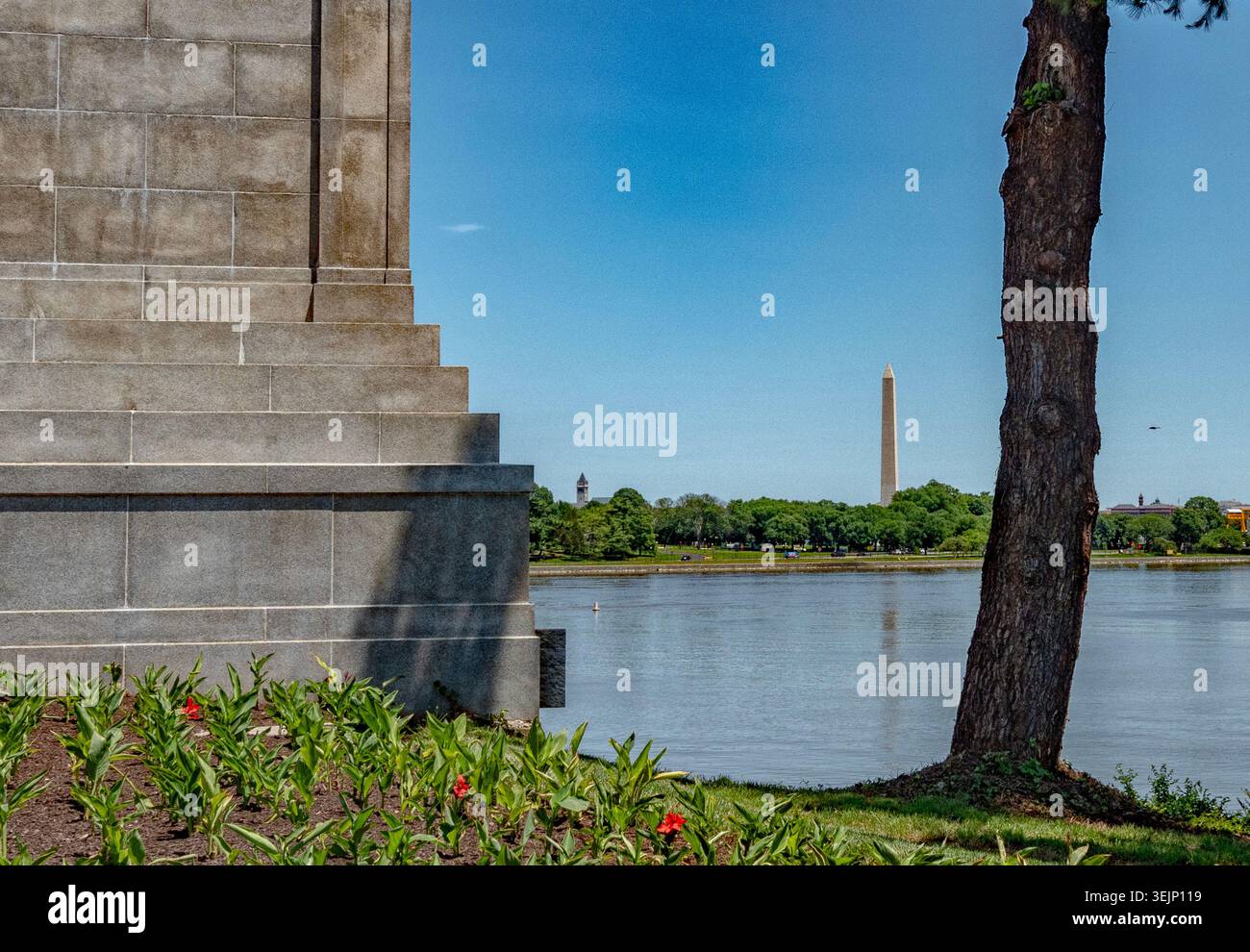 WASHINGTON, DC - MAY 29: The Washington Monument from the Virginia end ...