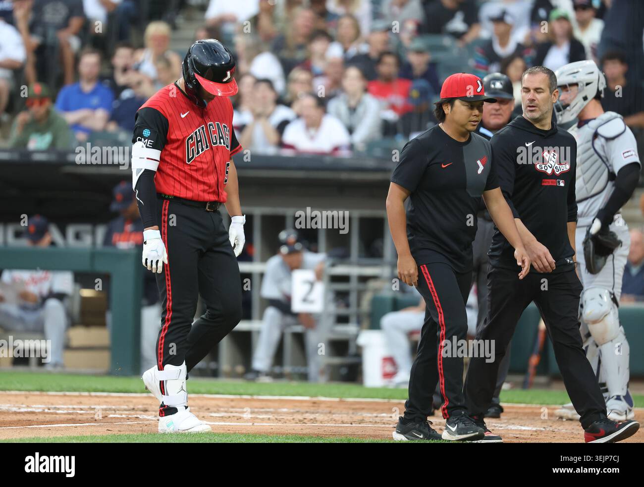 Chicago White Sox's Munetaka Murakami, left, leaves the field during ...