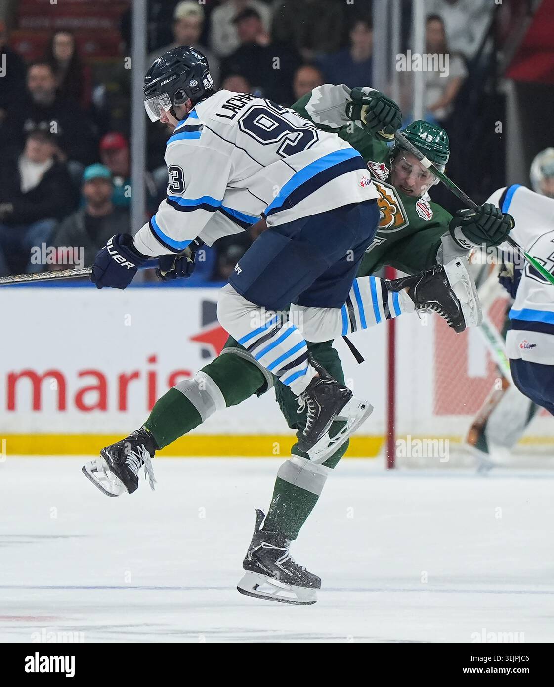 Chicoutimi Sagueneens' Mavrick Lachance (93) and Everett Silvertips ...