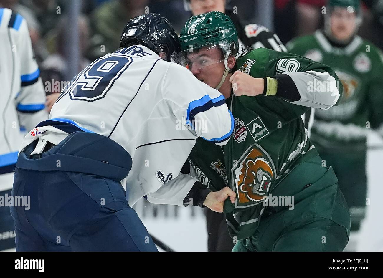Everett Silvertips' Jaxsin Vaughan (15) and Chicoutimi Sagueneens' Liam ...