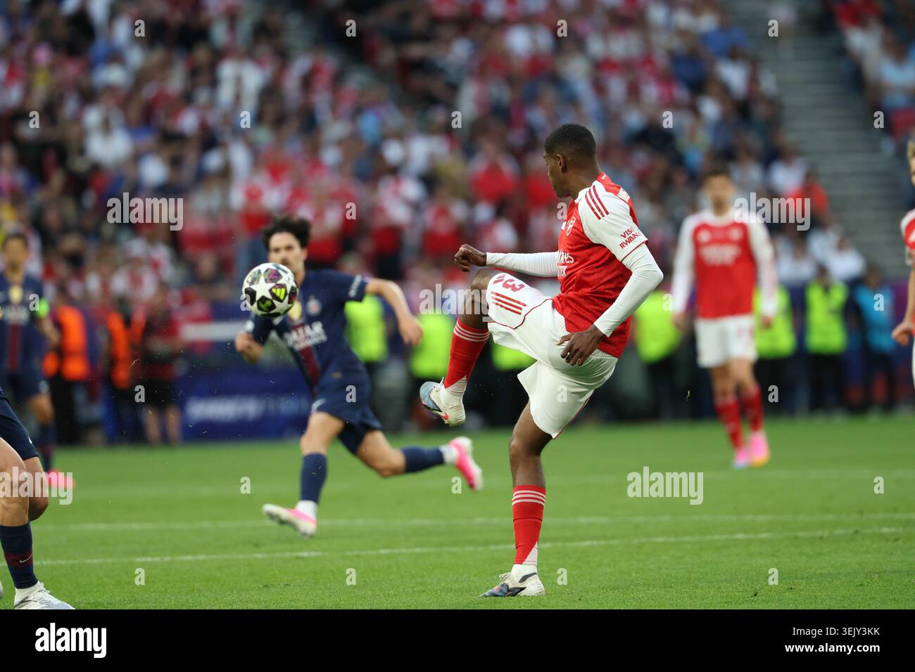 Psg vs arsenal hi-res stock photography and images - Alamy
