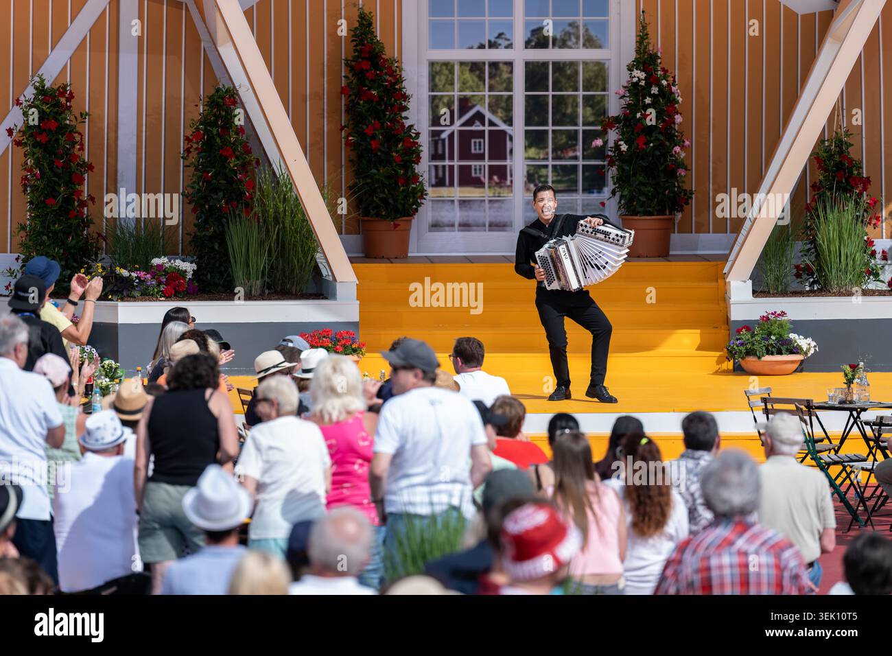 31 May 2026, Baden-Württemberg, Rust: Willly Pichay performs with a ...
