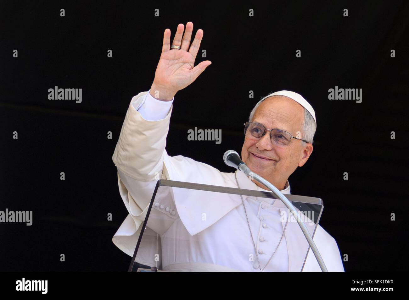 IPA85208432 - Italy, Rome, Vatican, 2026/5/31.Pope Leo XIV waves to the ...