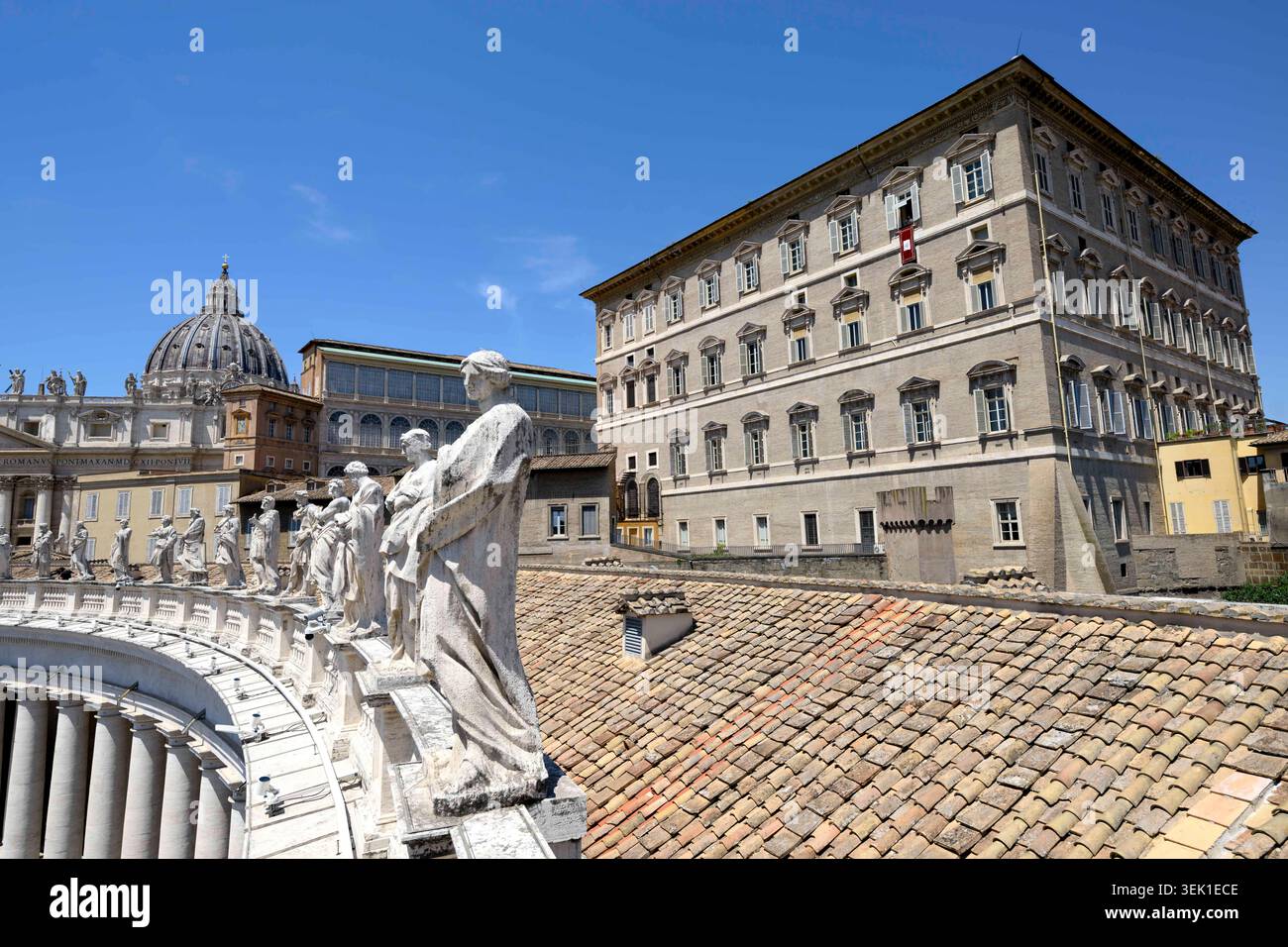 IPA85208434 - Italy, Rome, Vatican, 2026/5/31.Pope Leo XIV waves to the ...