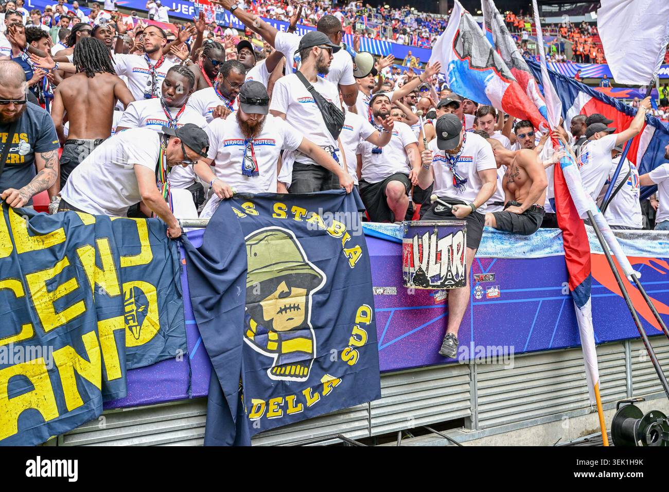 Budapest, Hungary. 30th, May 2026. Football fans of Paris Saint-Germain ...