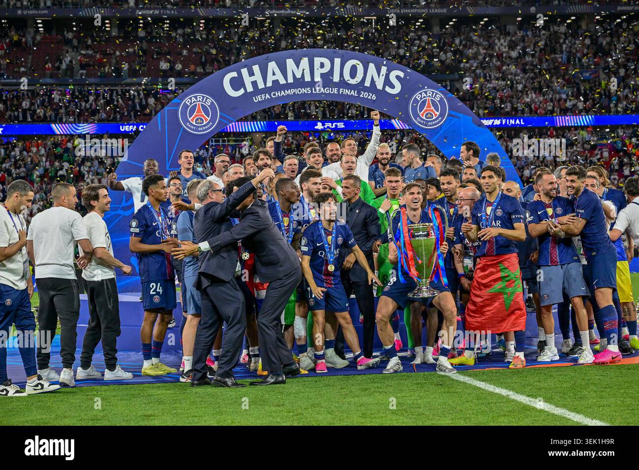 Budapest, Hungary. 30th, May 2026. Fabian Ruiz and the players of Paris ...