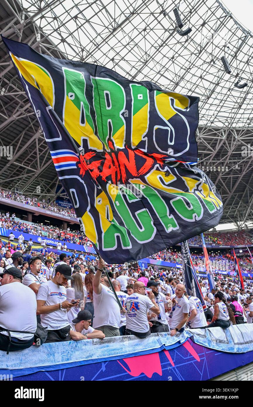 Budapest, Hungary. 30th, May 2026. Football fans of Paris Saint-Germain ...