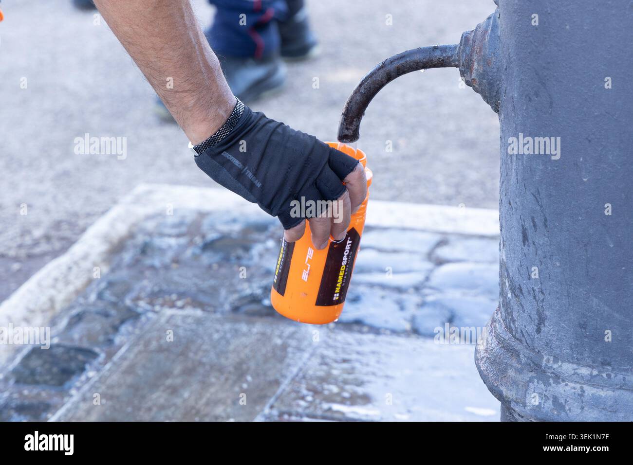 IPA85210037 - People seek refreshment at a drinking fountain at the ...