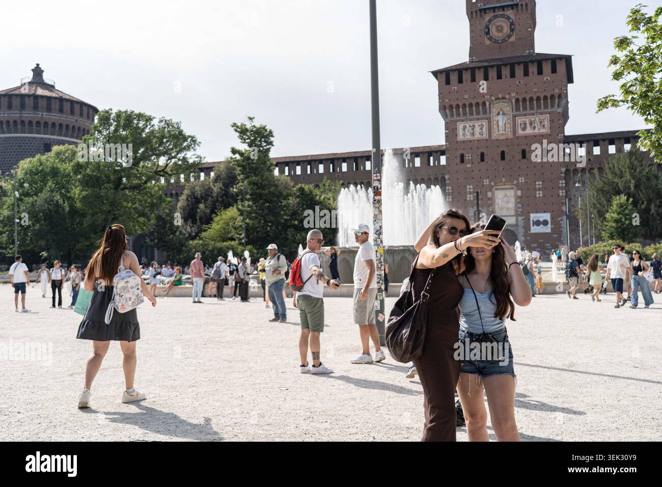 IPA85217154 - Milan, 05/31/26, Tourists, good weather and warm weather ...