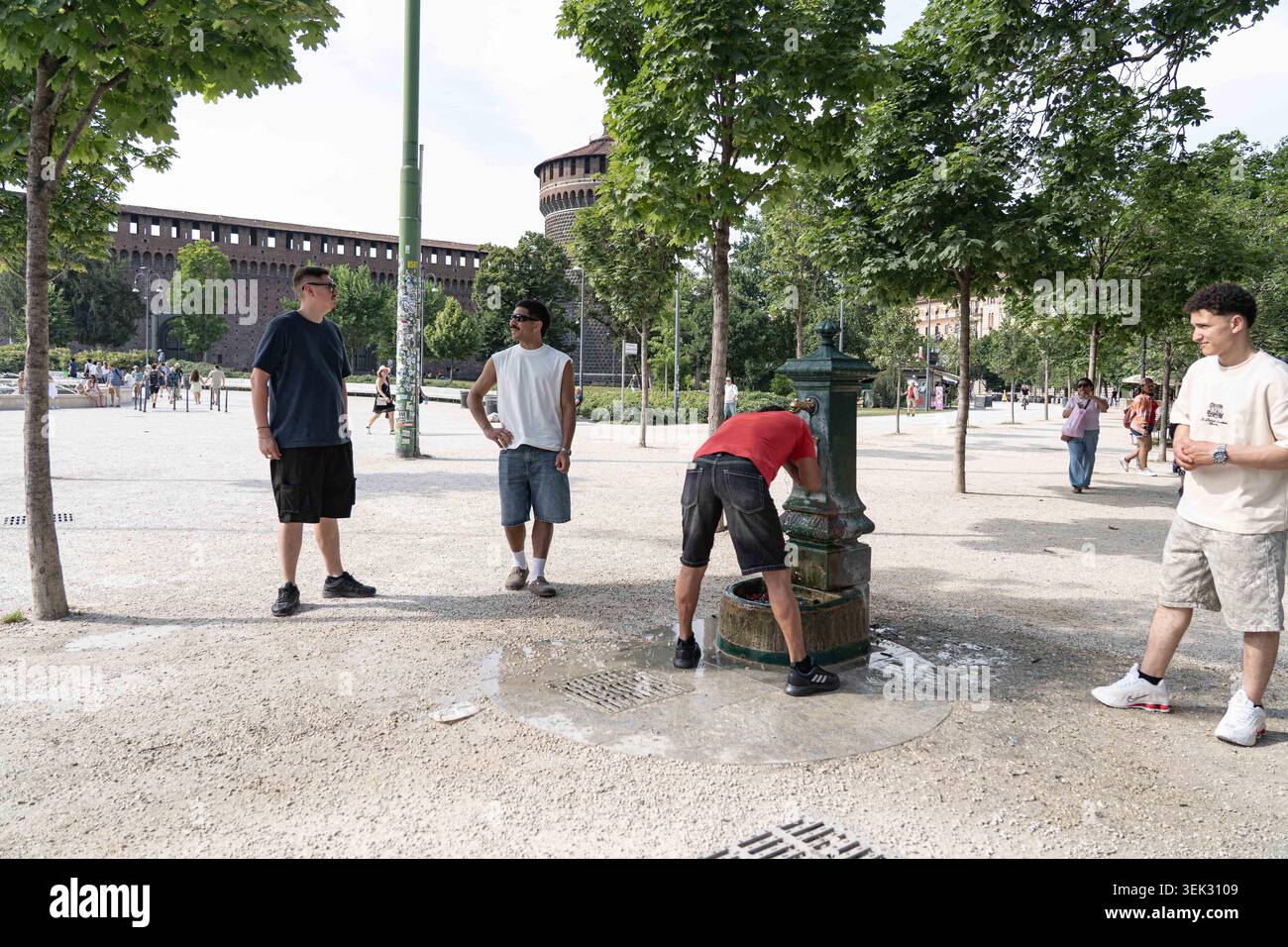 IPA85217156 - Milan, 05/31/26, Tourists, good weather and warm weather ...