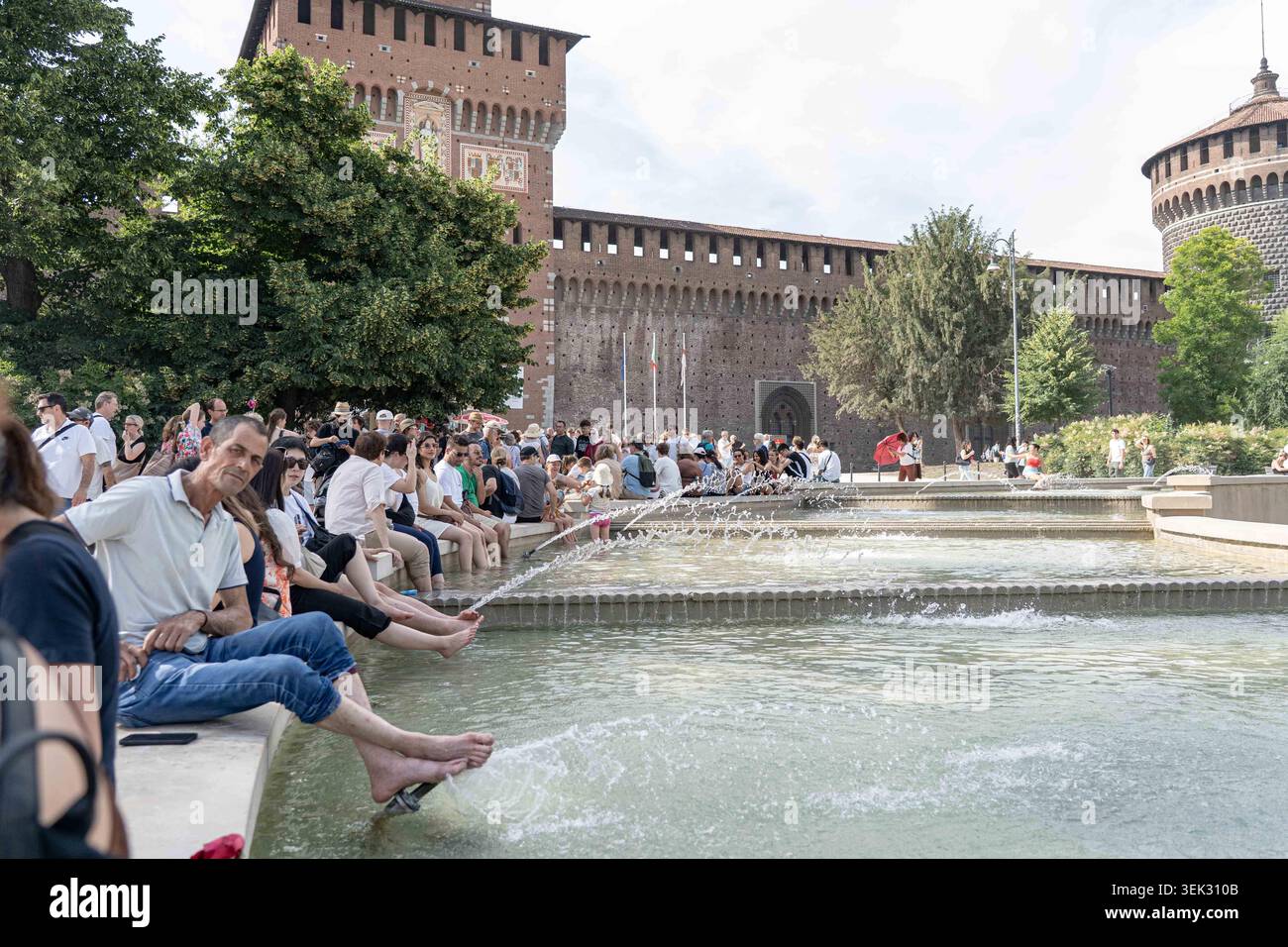 IPA85217177 - Milan, 31/05/26, tourists, good weather and hot weather ...