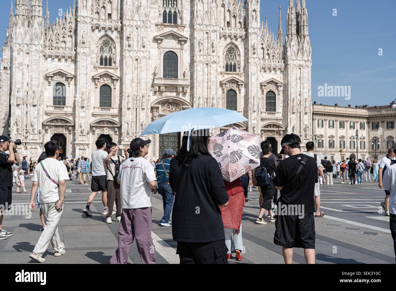 IPA85217147 - Milan, 05/31/26, Tourists, good weather and warm weather ...