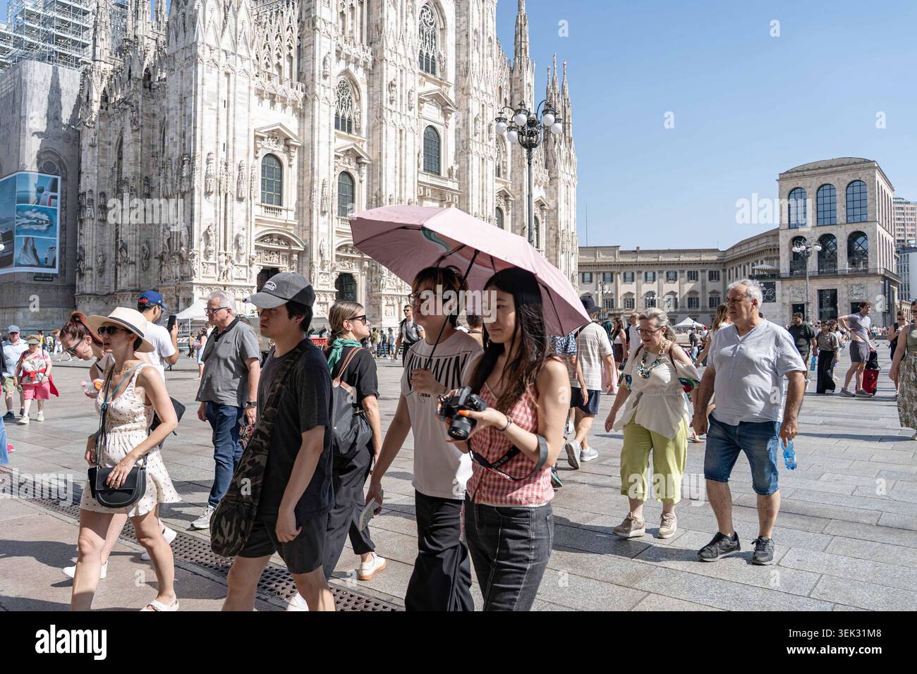 IPA85217137 - Milan, 05/31/26, Tourists, good weather and warm weather ...