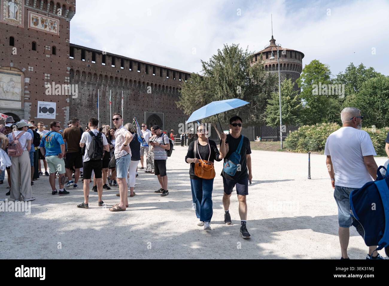 IPA85217175 - Milan, 05/31/26, Tourists, good weather and warm weather ...