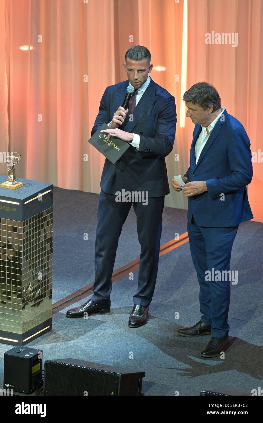 Toby Alderweireld and Erik Van Looy pictured during the Pro League ...