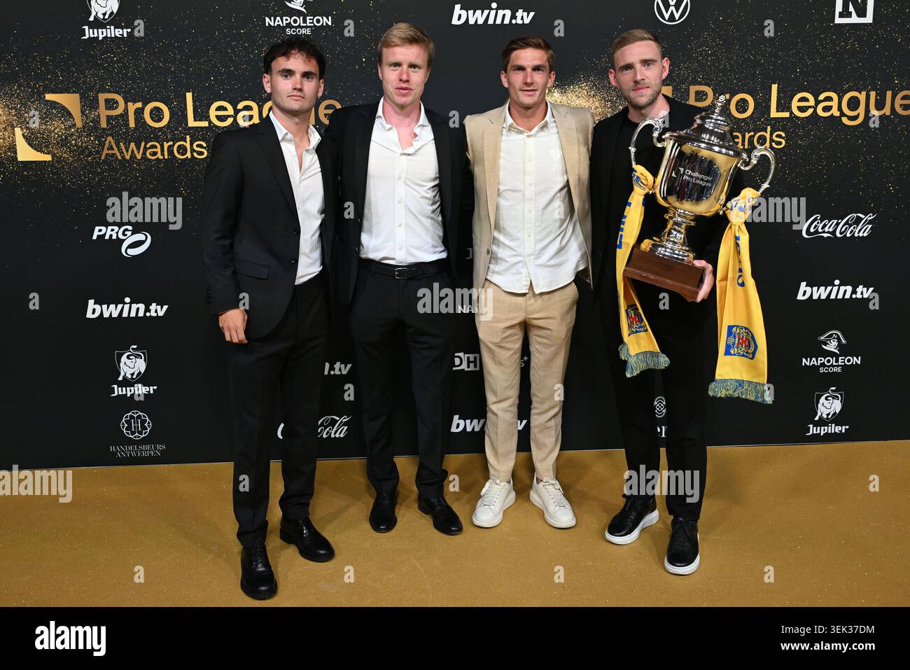 players of Beveren with Jannes Van Hecke , Guillaume De Schryver ...