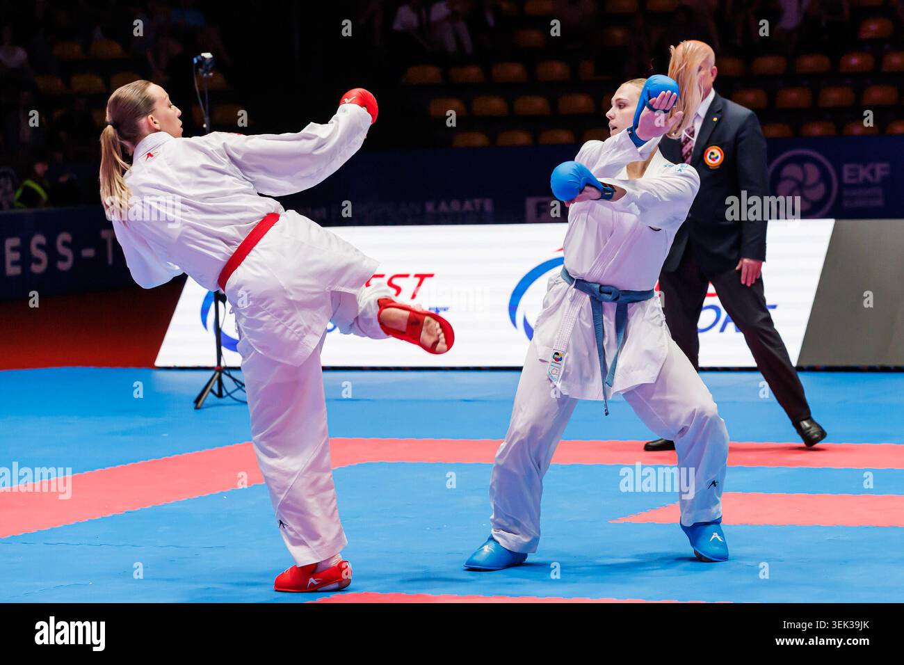Bronze-Match Team-Kumite Frauen; Kroatien (rot) gegen Österreich (blau ...