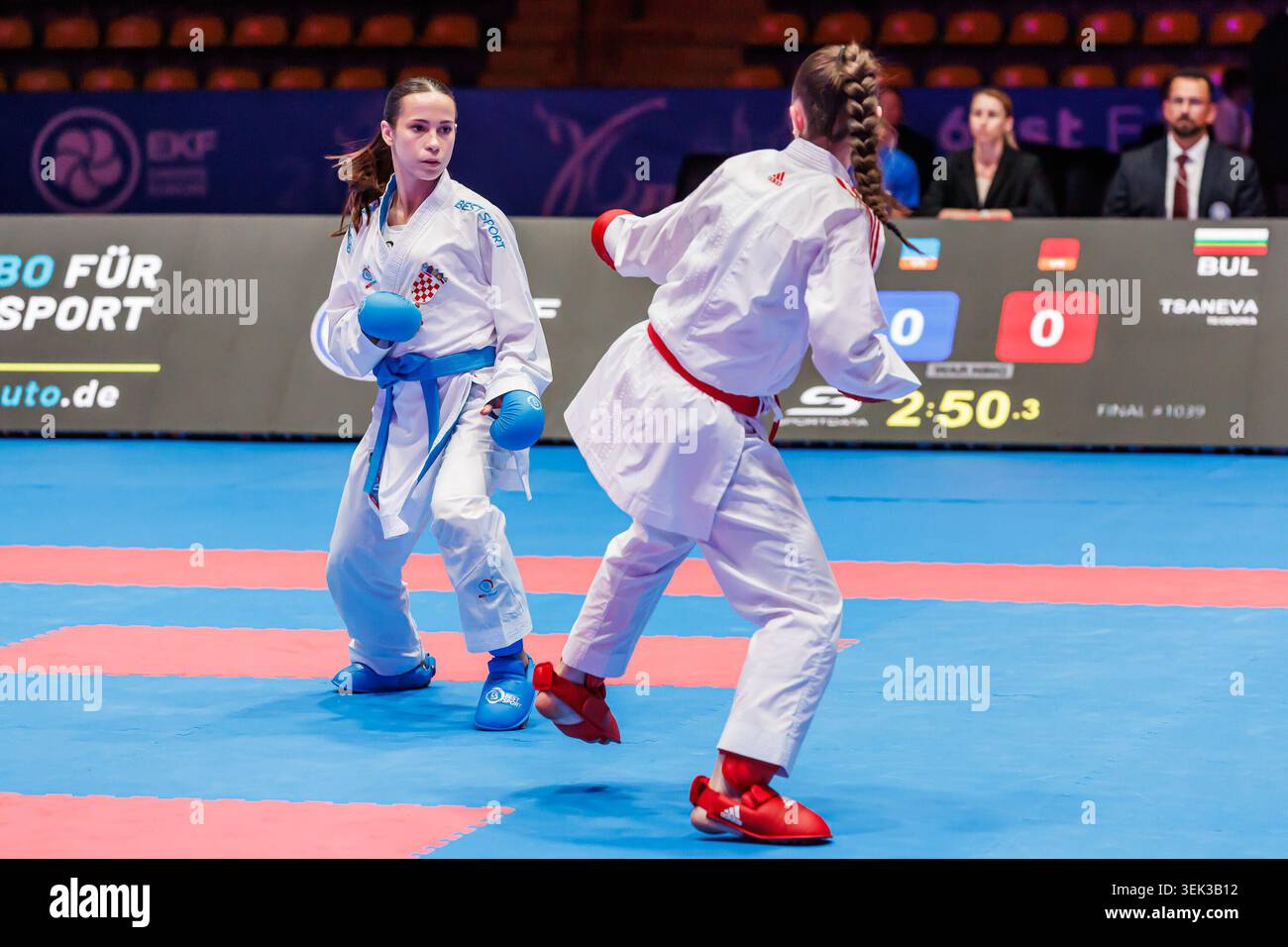 Finale Kumite Frauen -50; Teodora Tsaneva (BUL, rot) vs. Ema Sgardelli ...