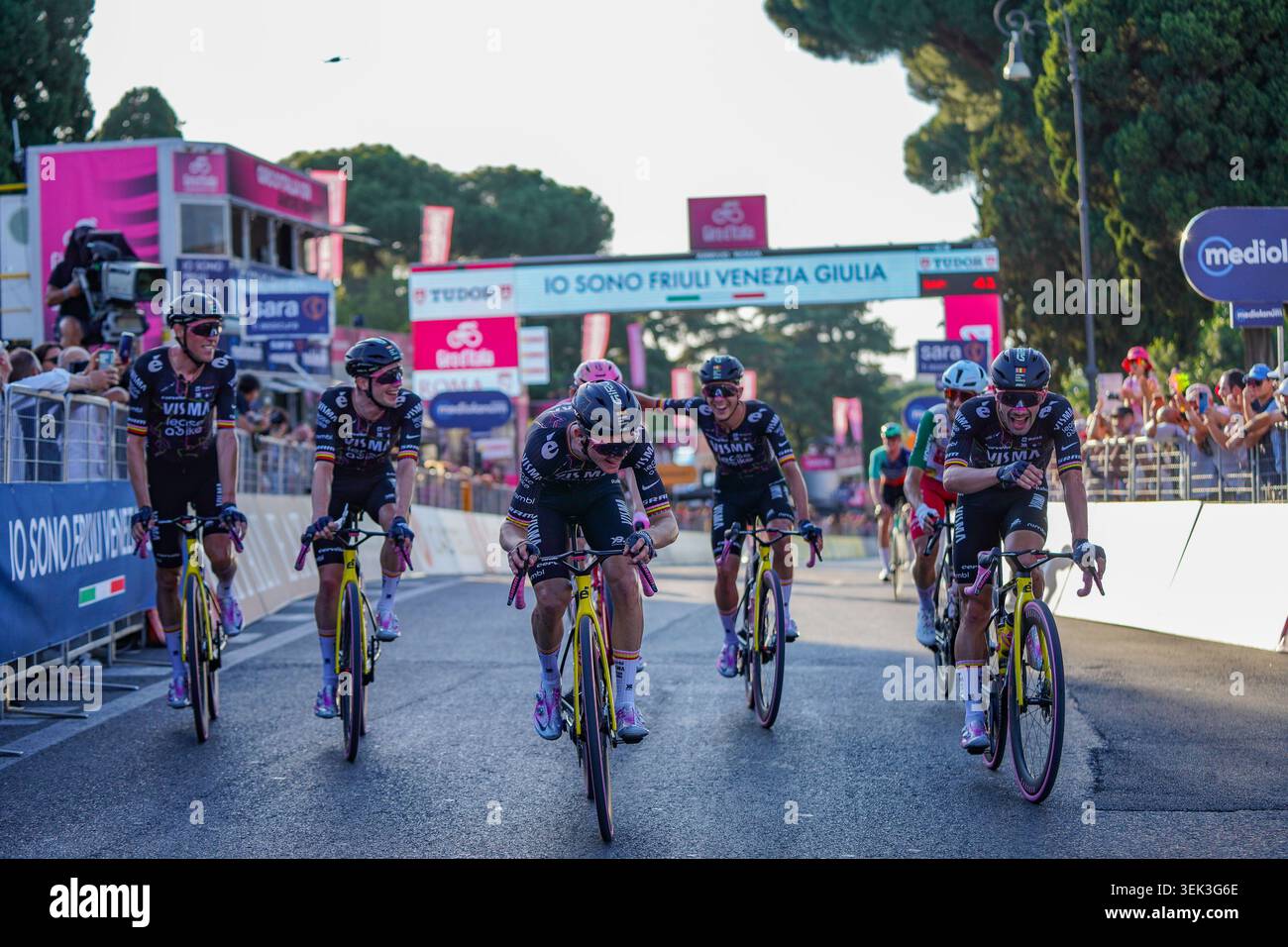 IPA85221418 - TEAM VISMA LEASE A BIKE arrives at the finish line during ...