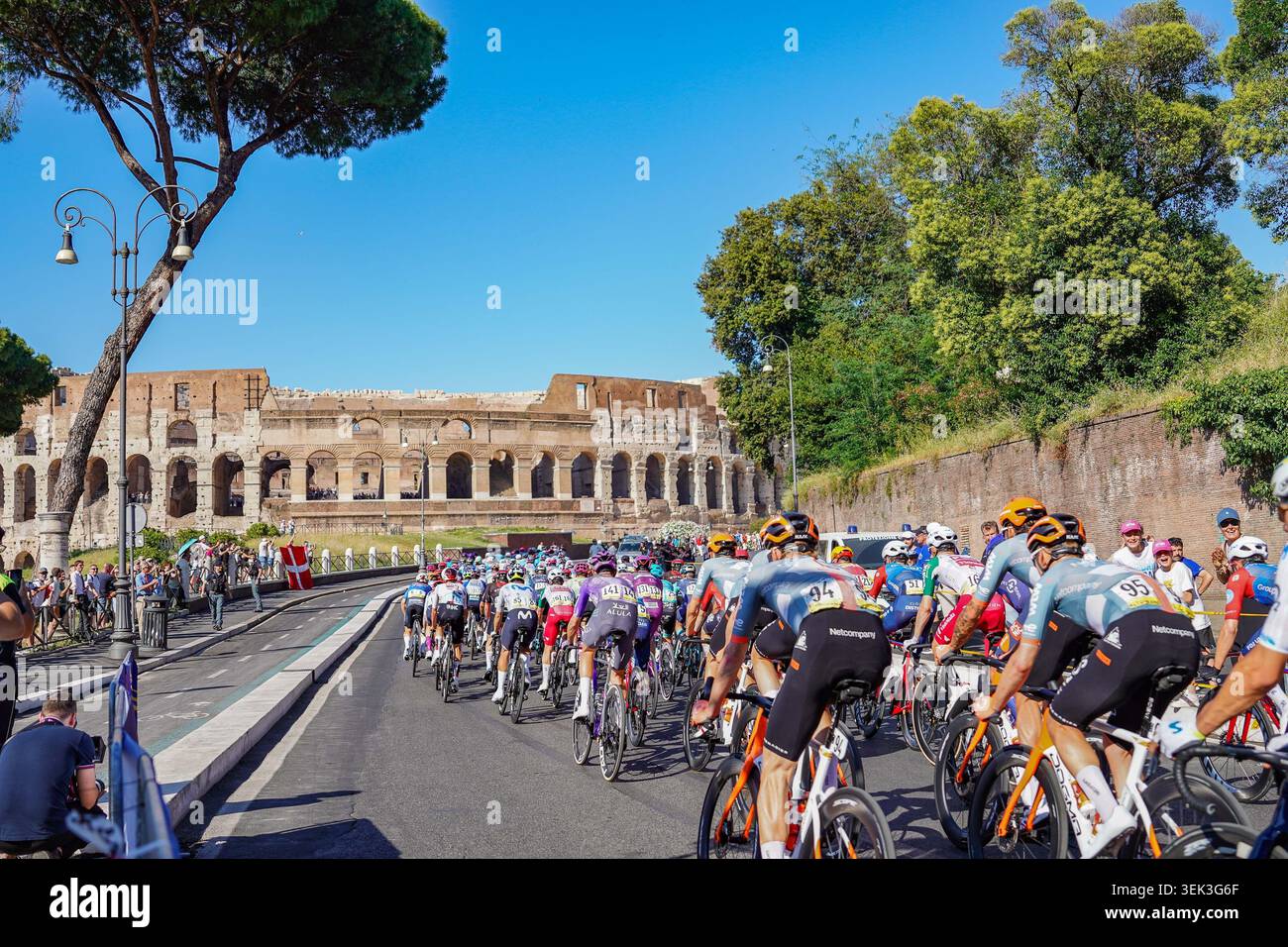 IPA85221419 - Tha Giro d'Italia passing near the Colosseum in Rome ...