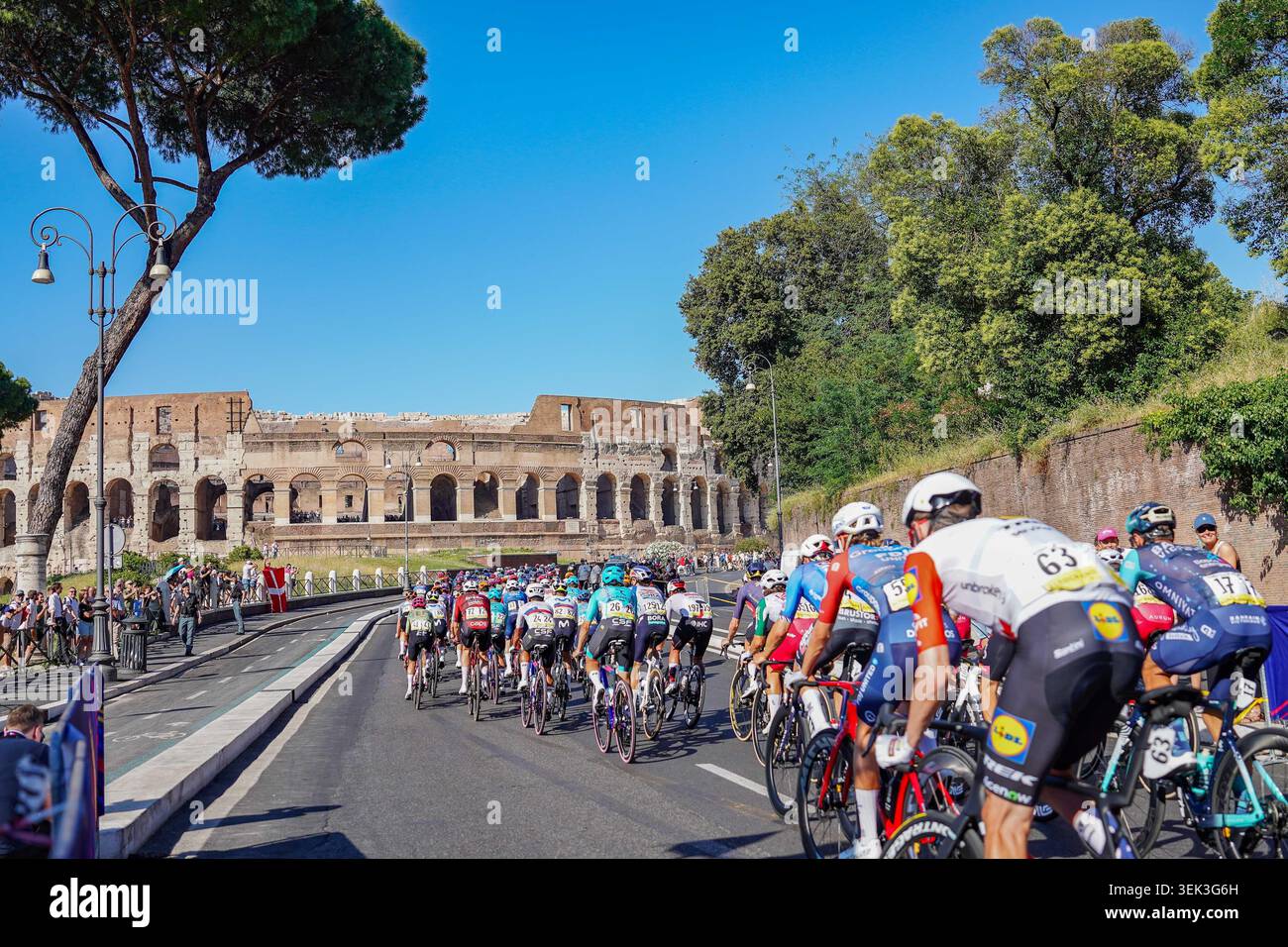 IPA85221430 - Tha Giro d'Italia passing near the Colosseum in Rome ...
