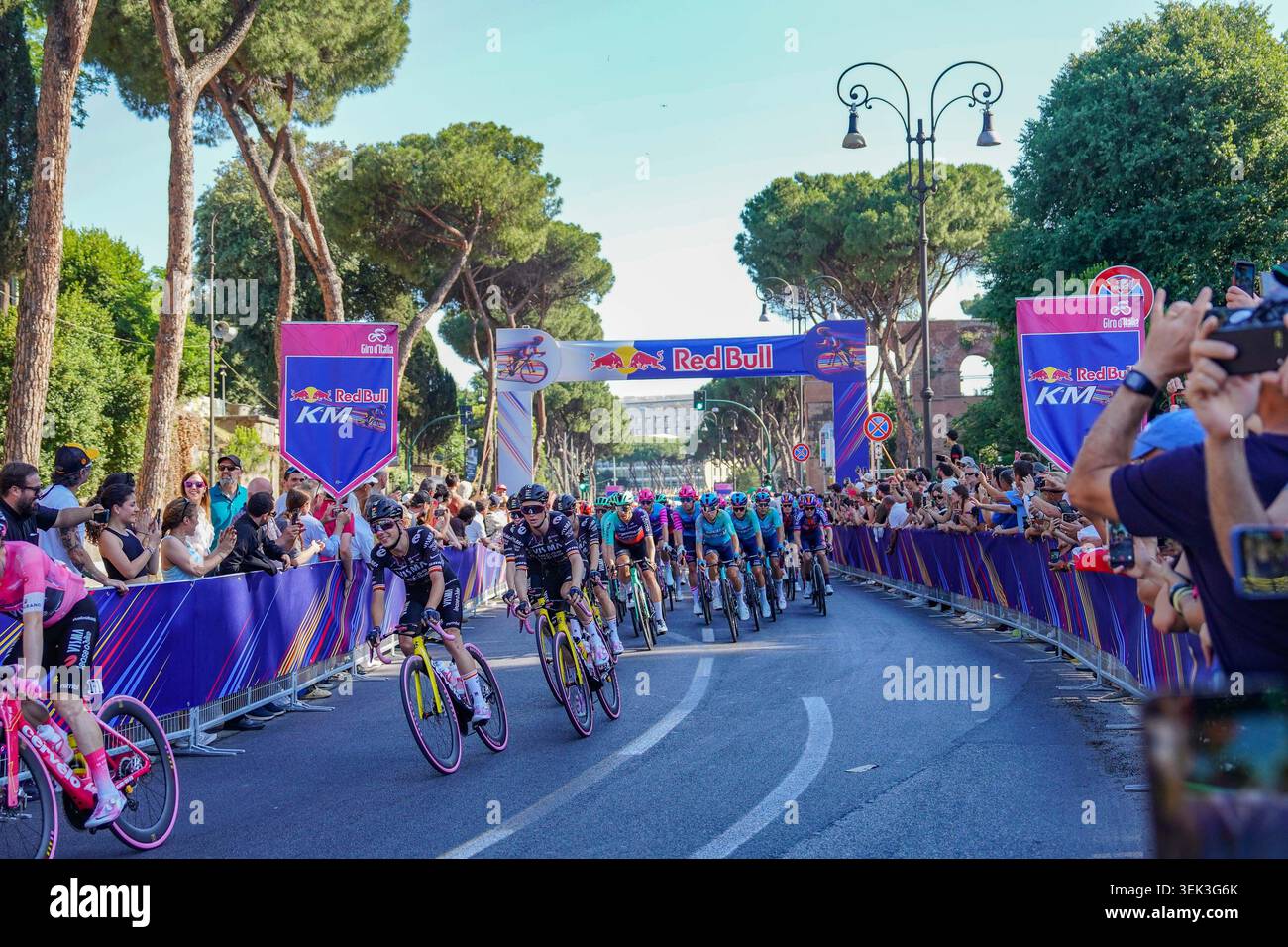 IPA85221406 - Tha Giro d'Italia passing at Km Red Bull in Rome during ...