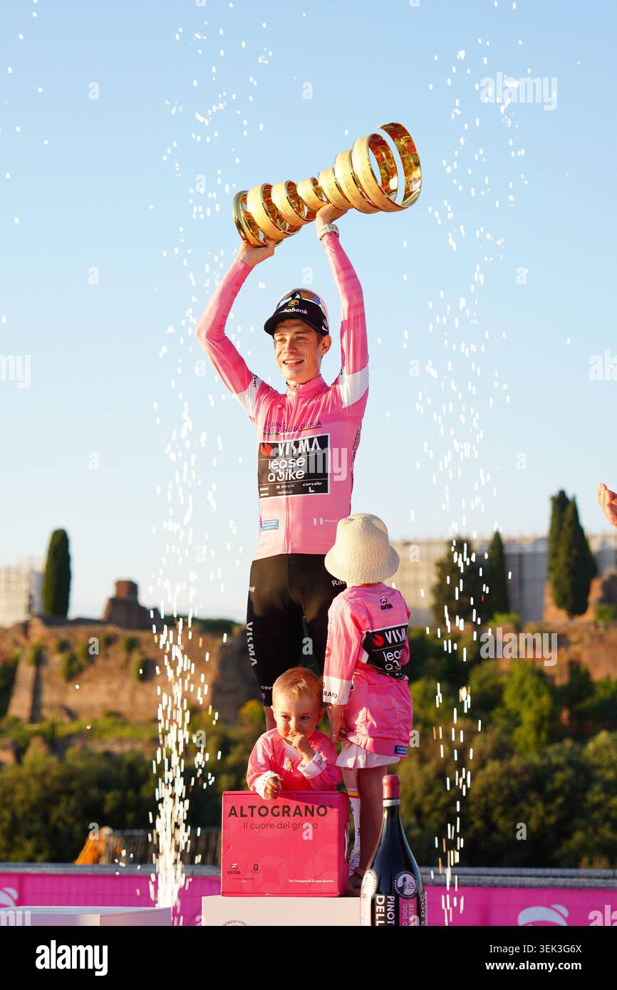 IPA85221440 - VINGEGAARD Jonas (TEAM VISMA LEASE A BIKE) wins the Giro ...