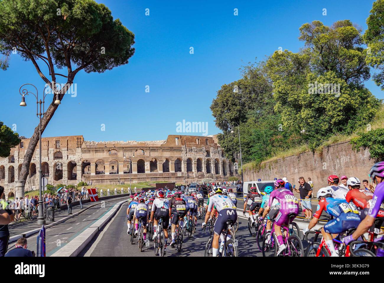 IPA85221459 - Tha Giro d'Italia passing near the Colosseum in Rome ...