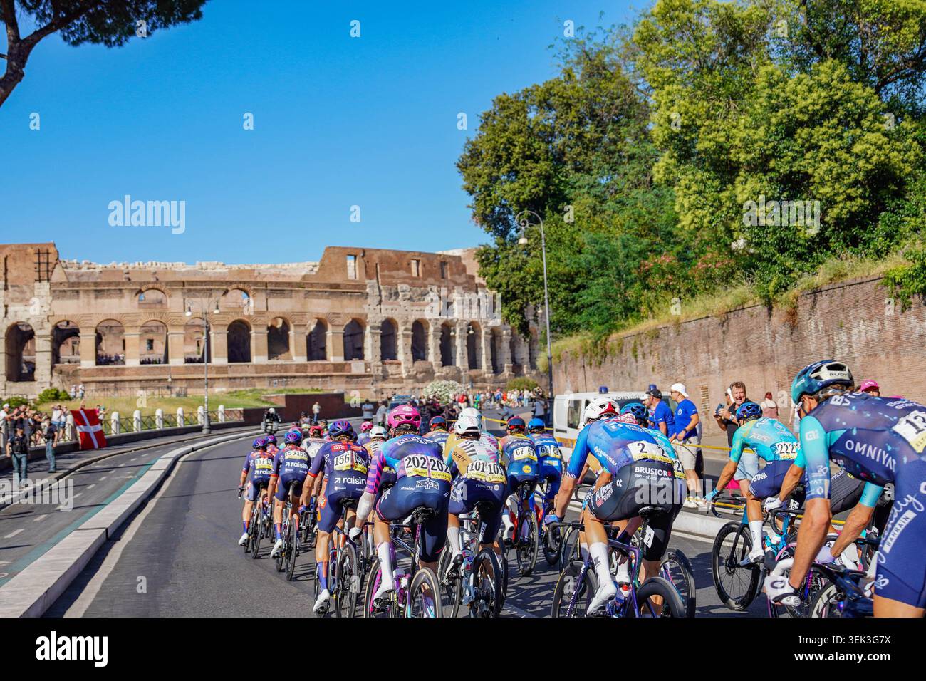 IPA85221464 - Tha Giro d'Italia passing near the Colosseum in Rome ...