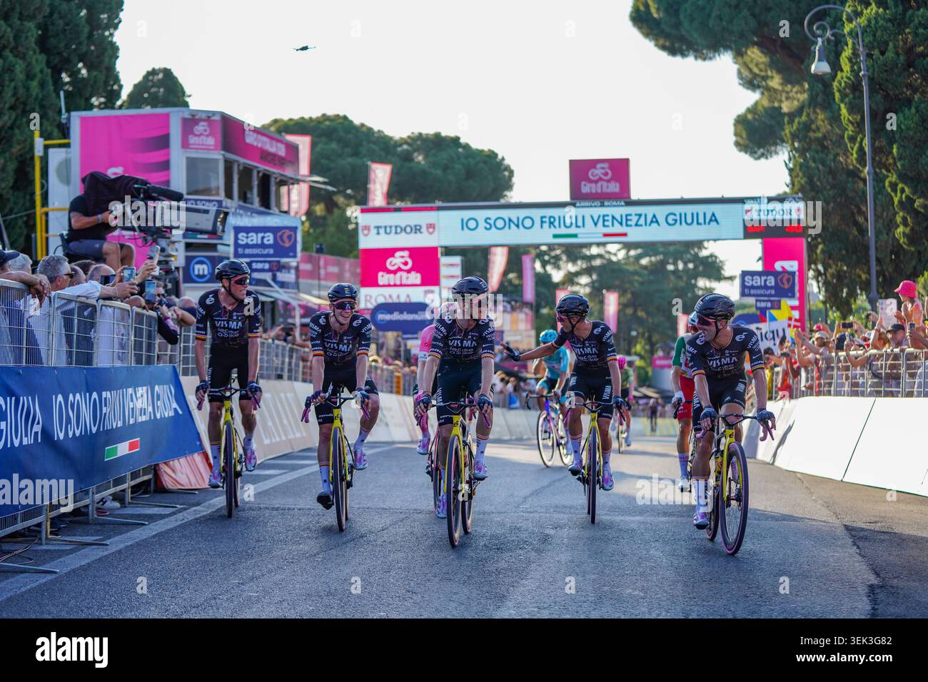 IPA85221432 - TEAM VISMA LEASE A BIKE arrives at the finish line during ...