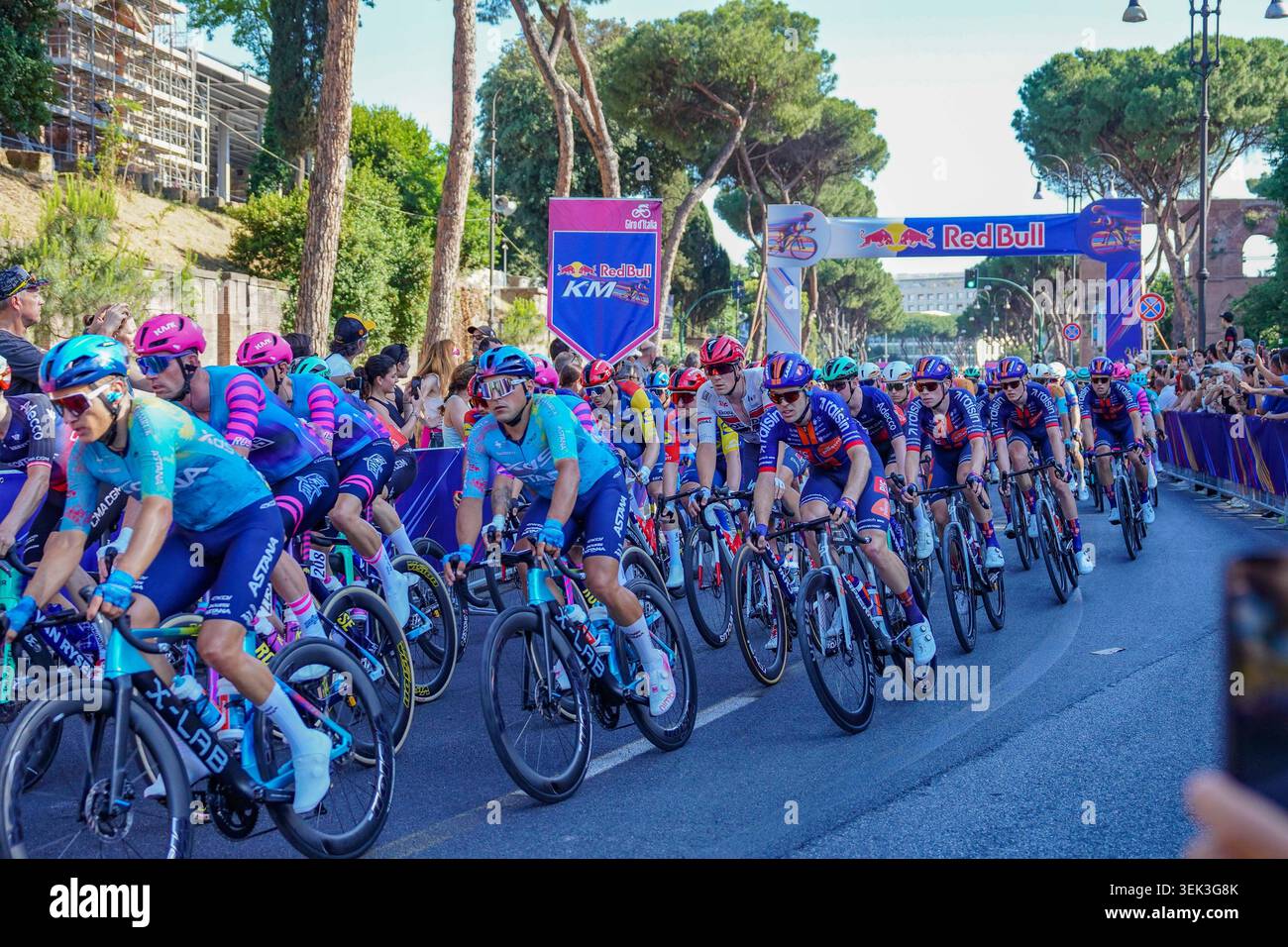 IPA85221426 - Tha Giro d'Italia passing at Km Red Bull in Rome during ...