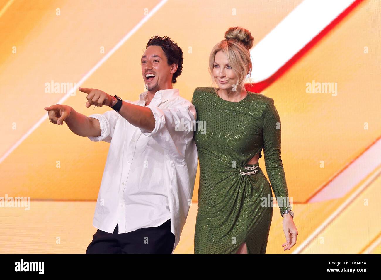 Circus artist Rene Casselly and presenter Frauke Ludowig in the final ...
