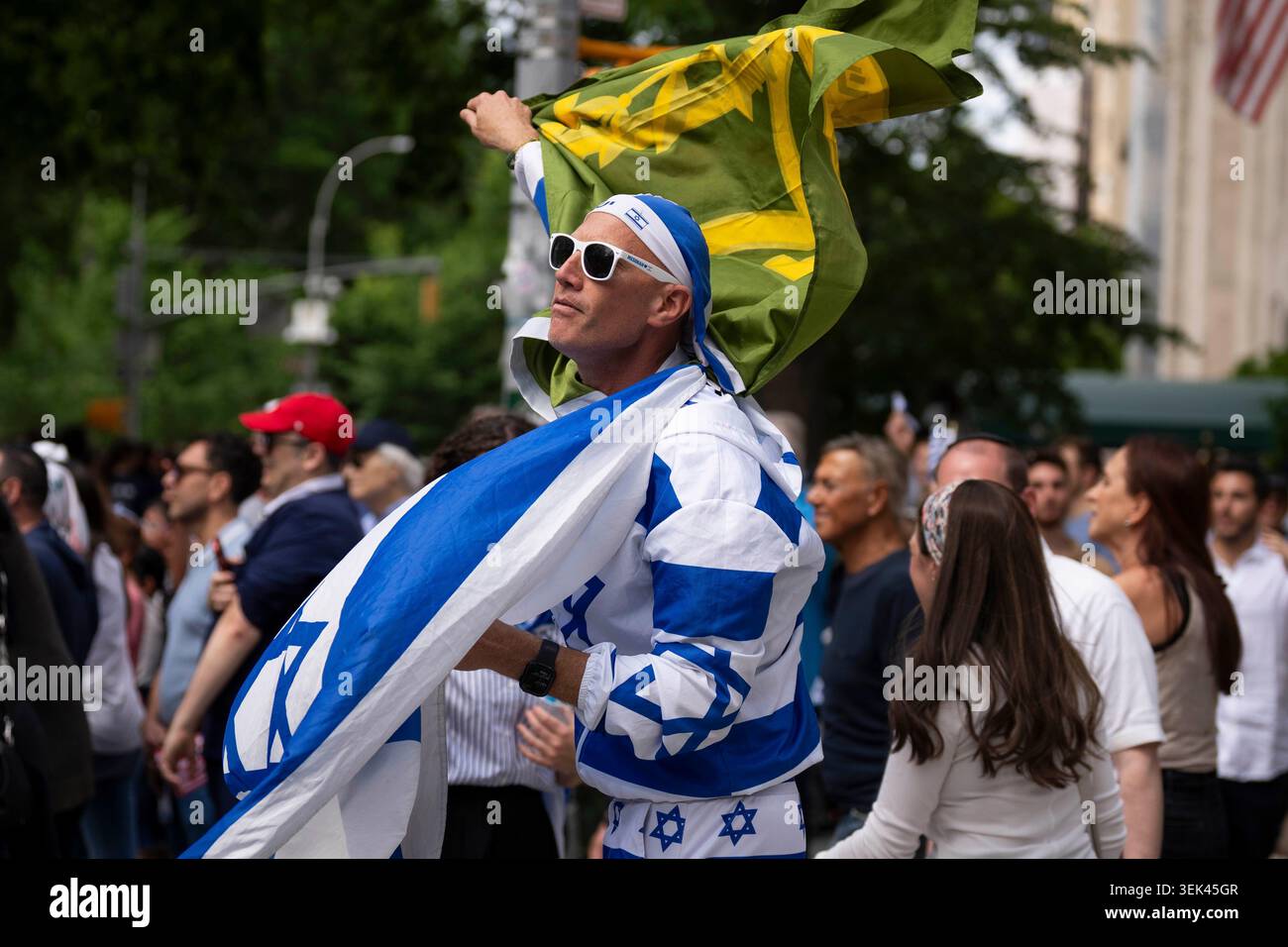 Joseph Shatzkes waves Israeli flags during the Israel Day Parade ...