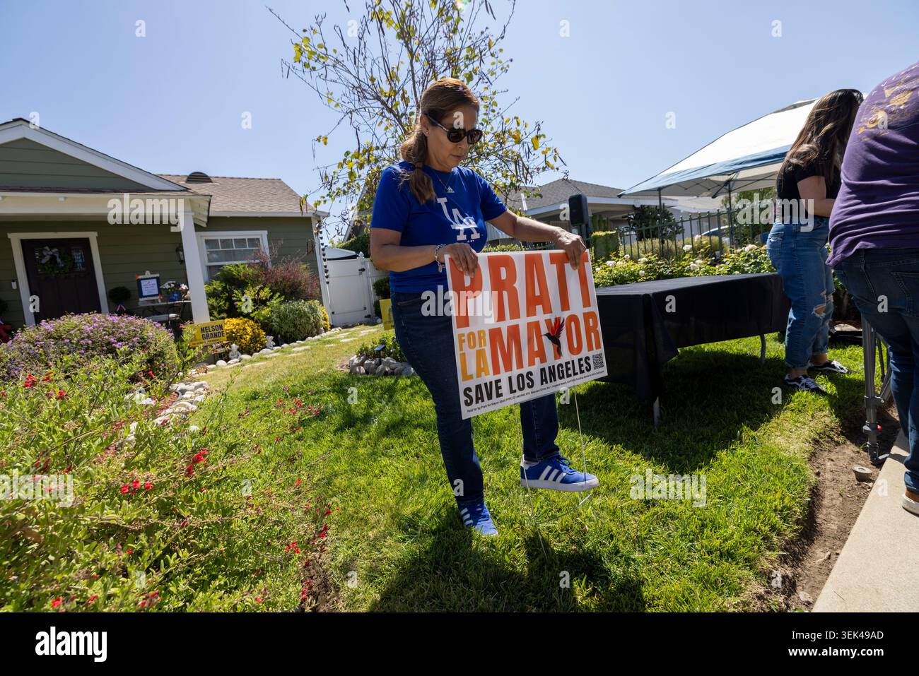 Homeowner Maggie Quiroz puts out a sign for Spencer Pratt before a ...