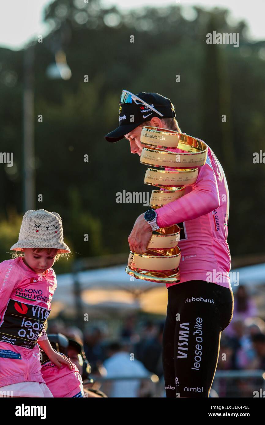 IPA85225927 - Jonas Vingegaard of TEAM VISMA. LEASE A BIKE during Rome ...